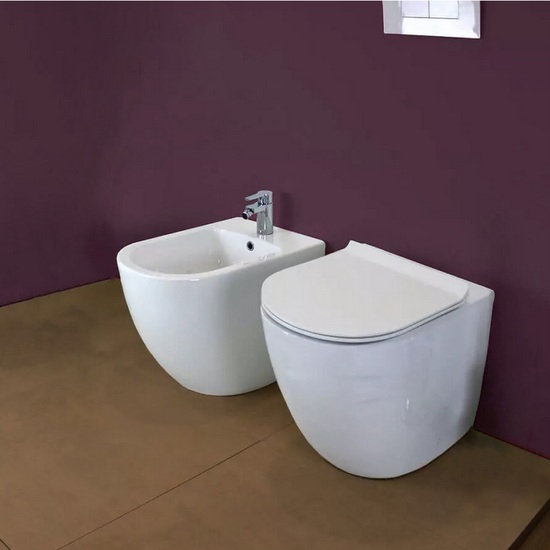 Sanitari a terra Artic1 filomuro in ceramica bidet e wc con copriwc a ...
